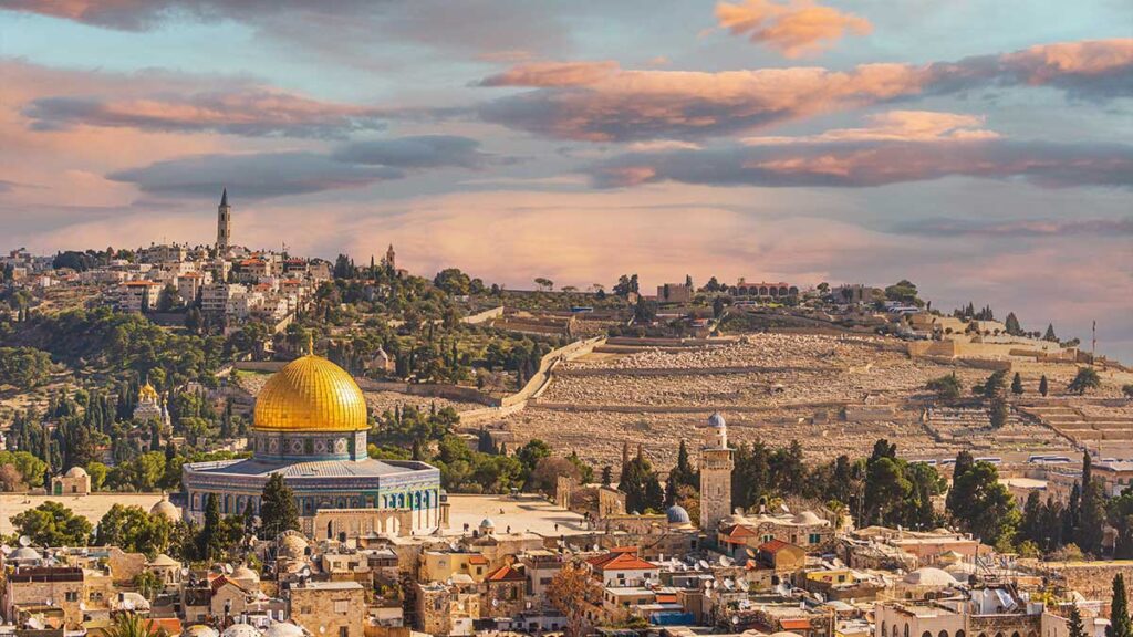 Pro-Israel Muslim Immigrant Challenges Ilhan Omar in Minnesota District ...